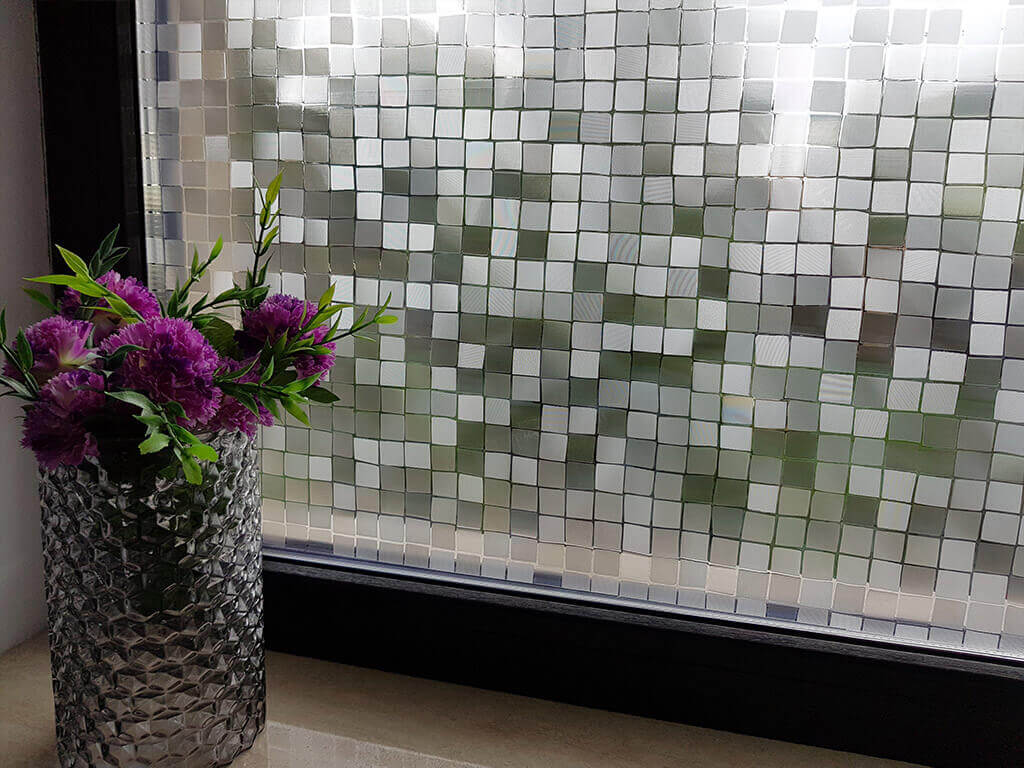 Folie geam electrostatica, decorativa cu imprimeu mozaic argintiu, Tora