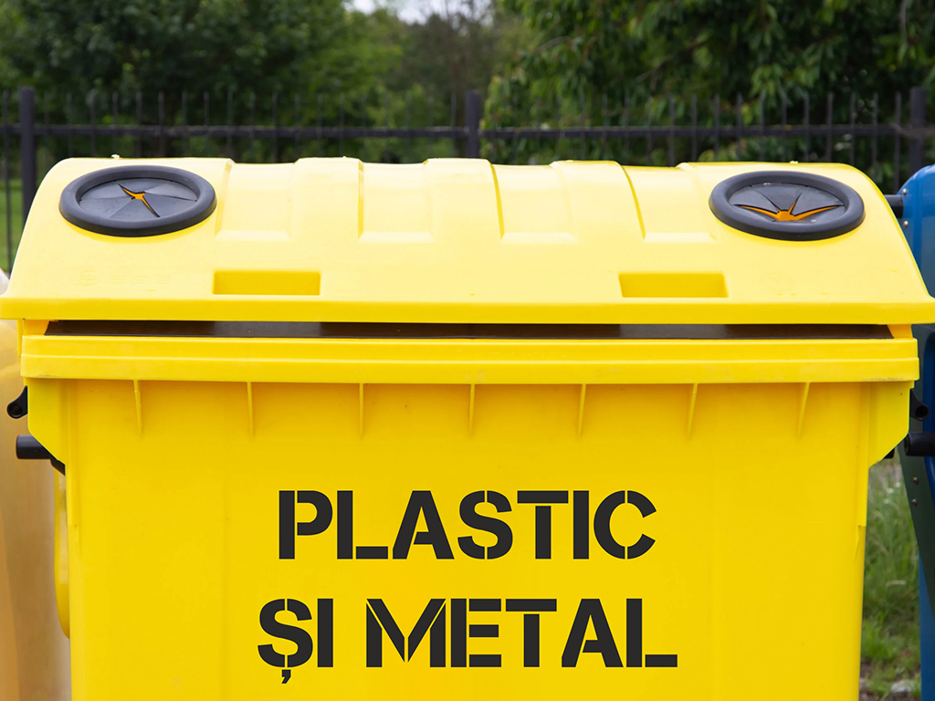 Sablon reutilizabil cu mesajul Plastic si metal pentru colectarea ...