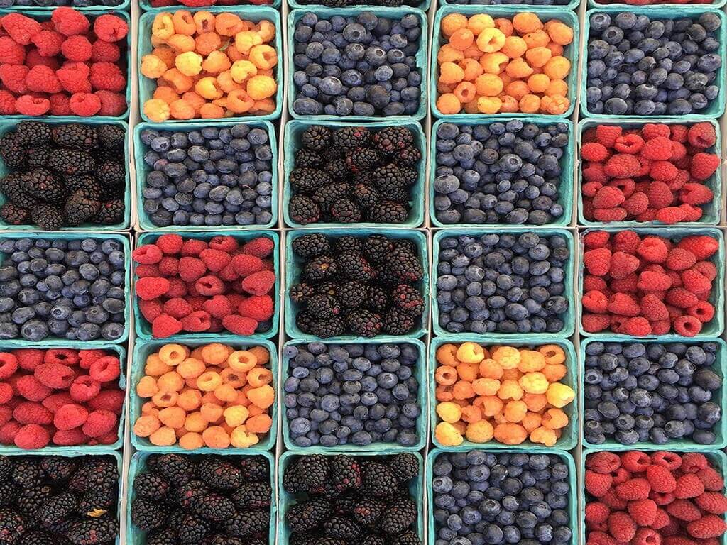 Autocolant decorativ Ladite cu fructe de la Folina, imprimeu multicolor