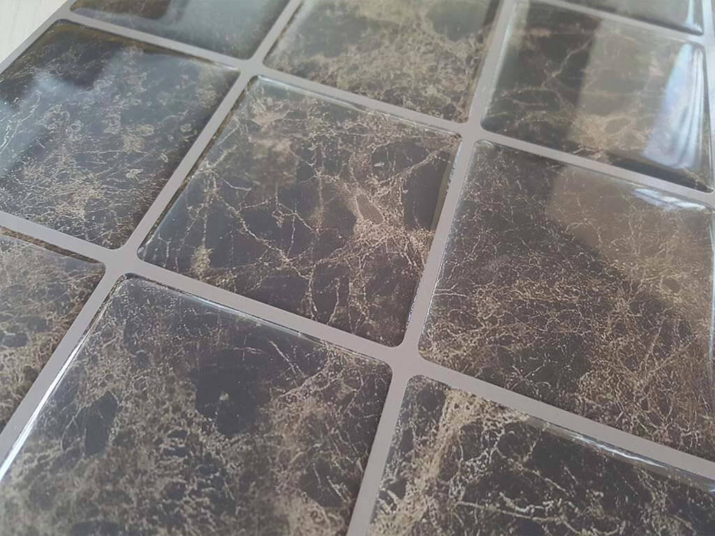 Faianta autoadeziva marmura maro, cu aspect lucios, autocolant faianta