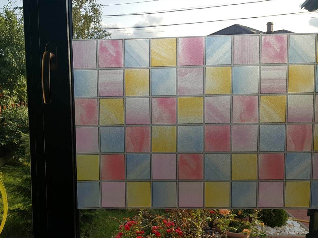 Folie geam autoadeziva Patrate colorate, Comanda online de la Folina.