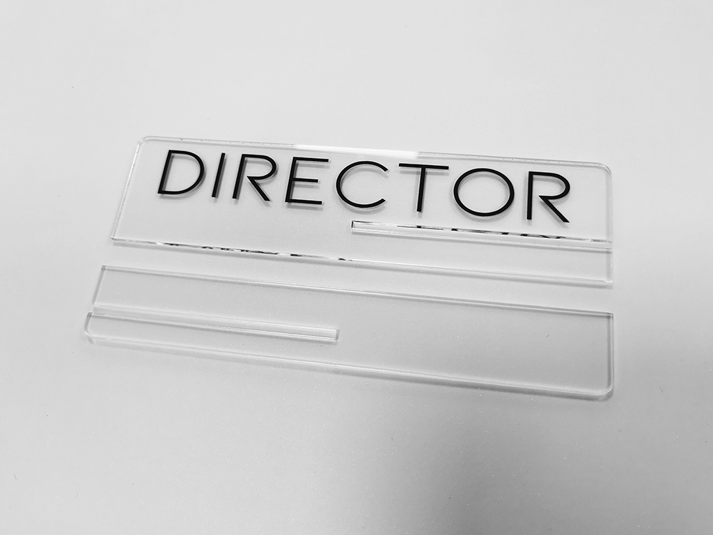 Placuta pentru birou, model din acril transparent cu text personalizat ...