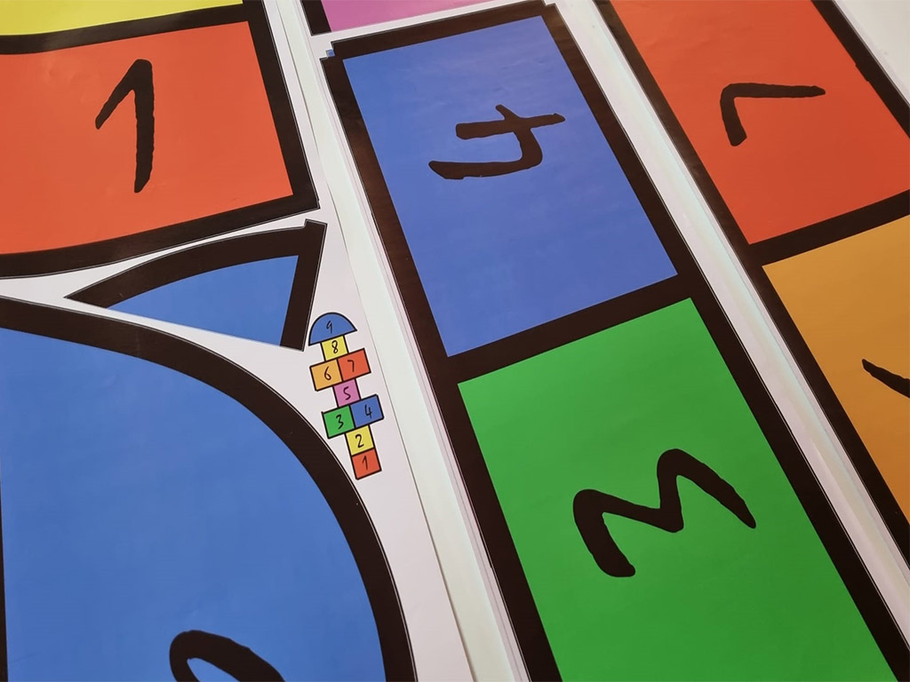 Sticker cameră copii Şotron cu chenare colorate, 130 cm