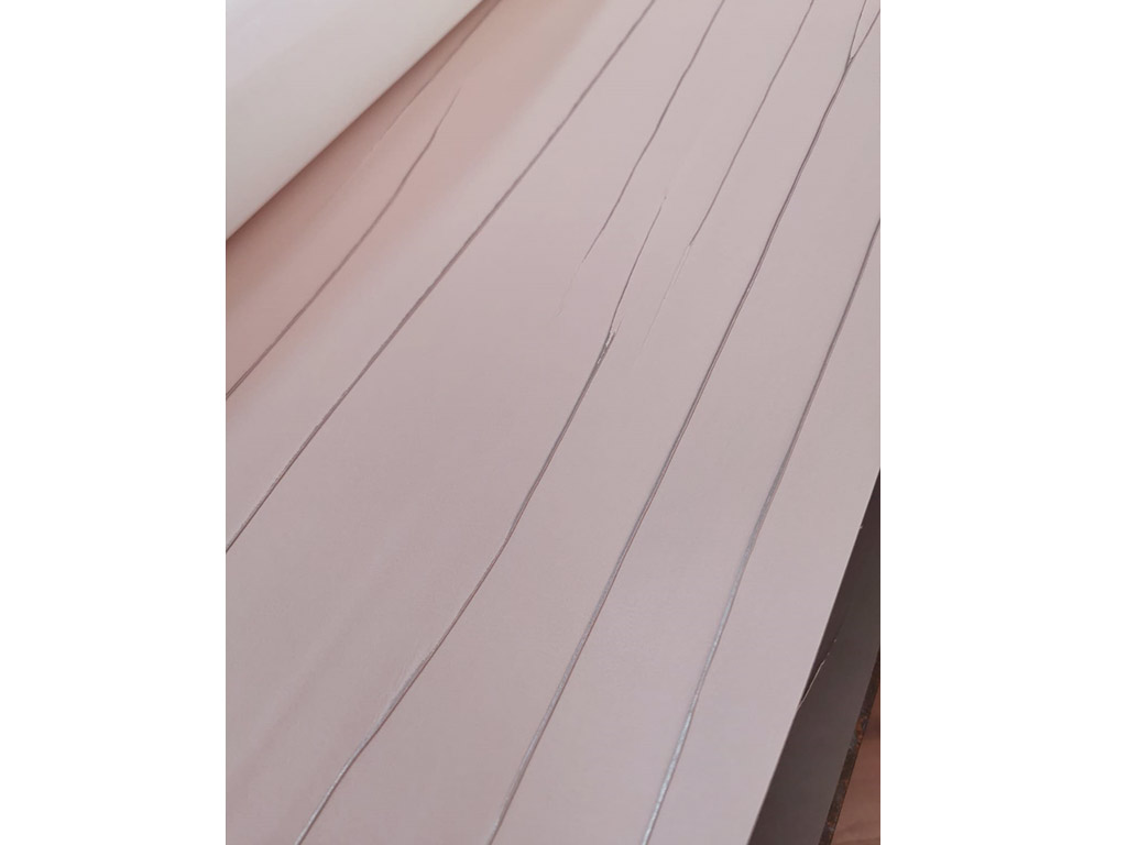 Tapet roz pudrat cu linii argintii in relief, Marburg 63409